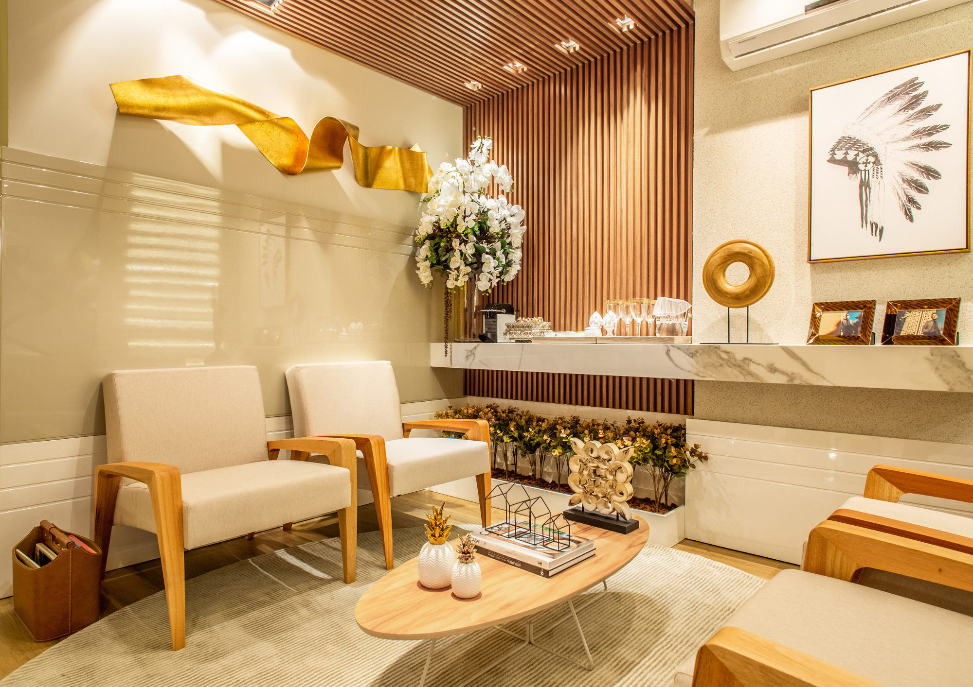 Dot Interiors and Traders